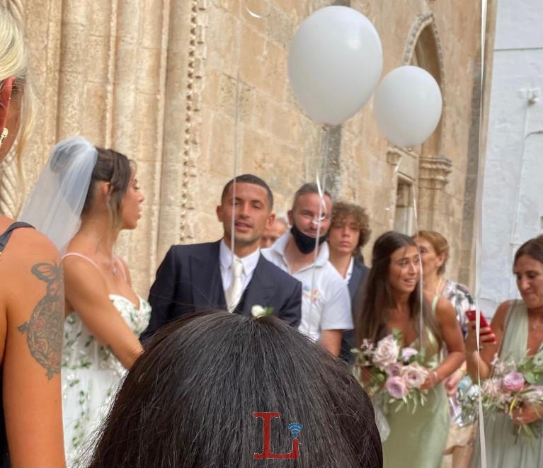 Il sì del calciatore e dell'influencer: Stefano Sensi e Giulia Amodio ...