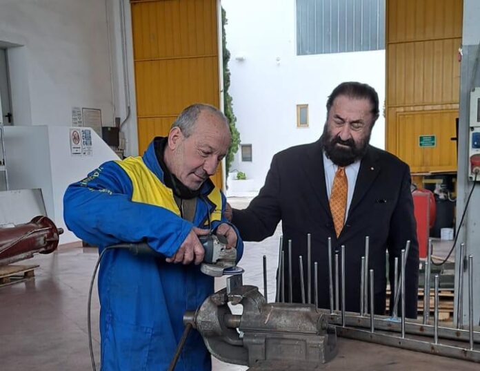 Monopoli, assunto a 61 anni come manutentore: la storia di Vito riparte ...