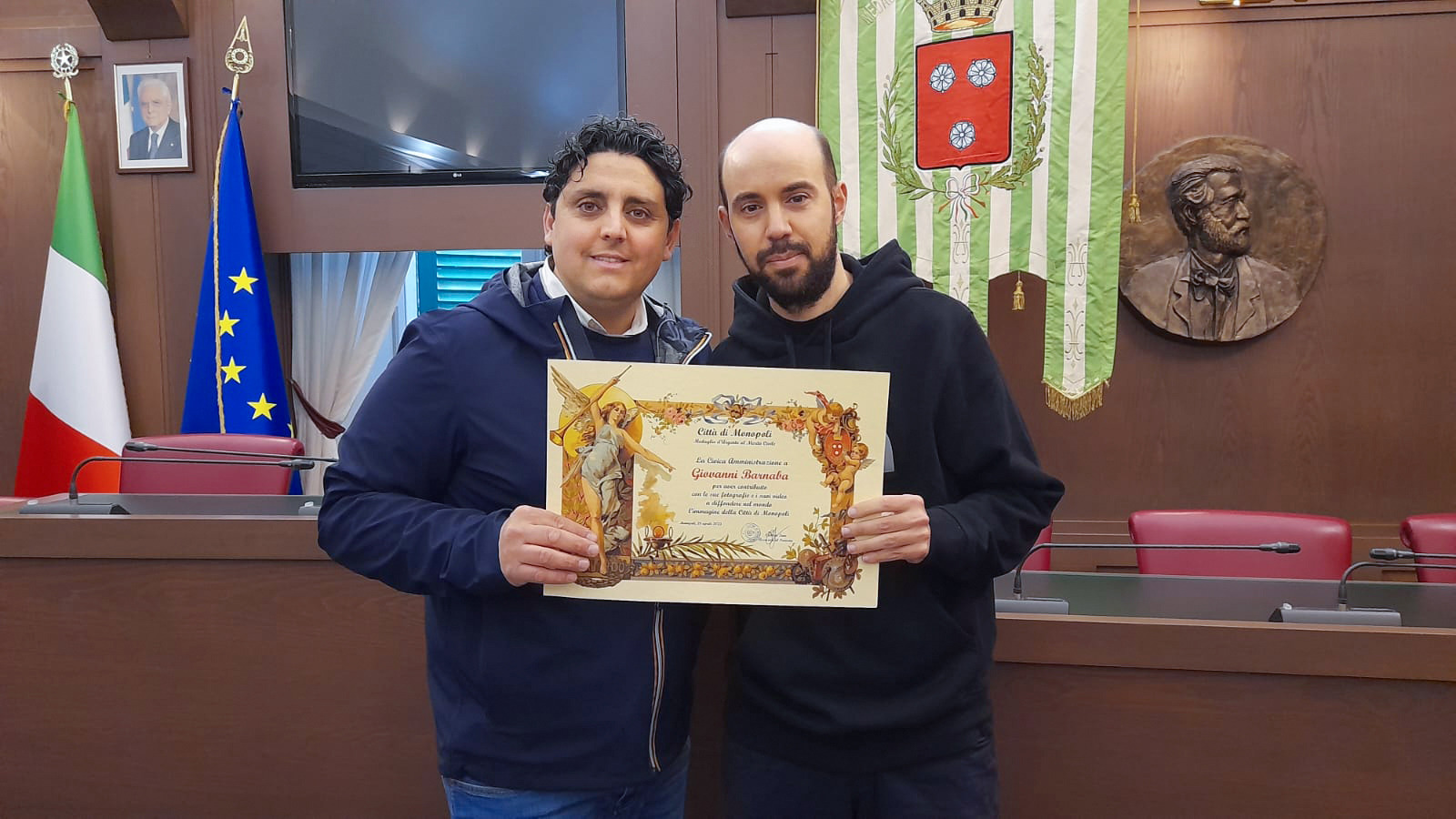 "I suoi scatti diffondono Monopoli nel mondo": una pergamena a Giovanni ...