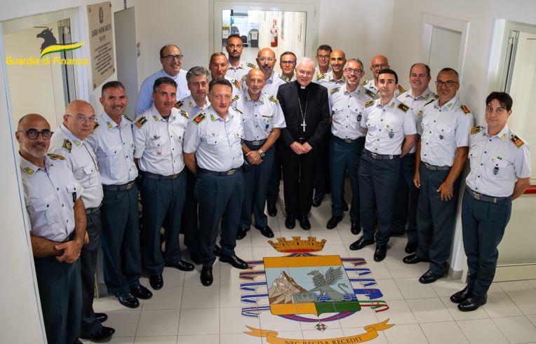 Il Vescovo Favale in visita alla Compagnia della Guardia di Finanza di ...
