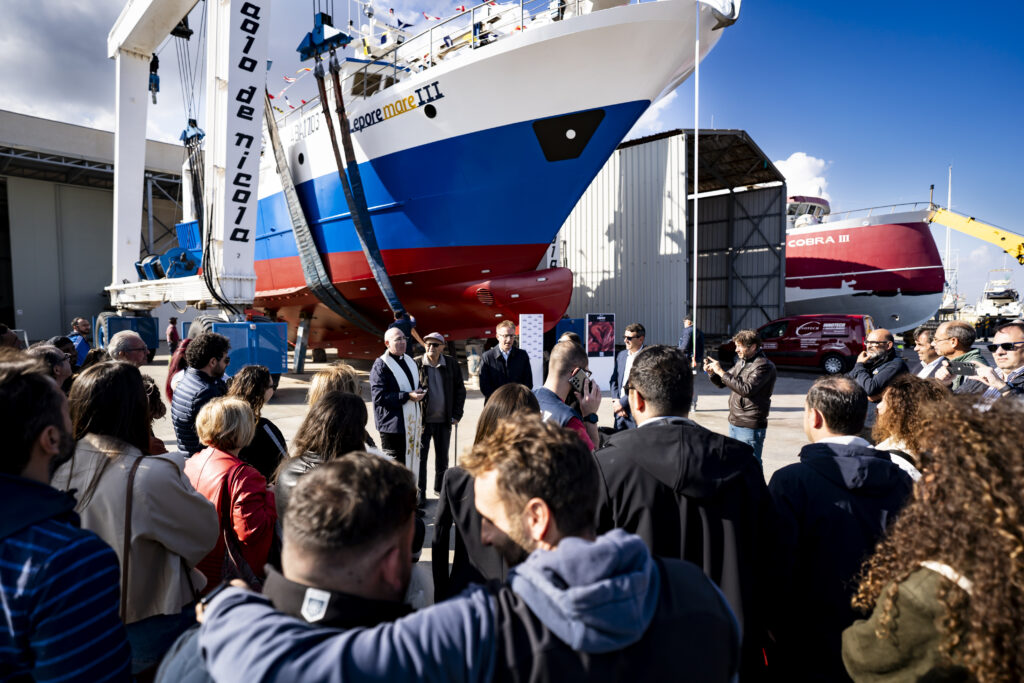 A Monopoli il varo del motopeschereccio Lepore Mare III: tecnologia e ...